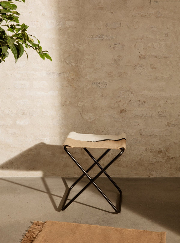 Ferm Living Desert stool black/soil - Laatukaluste