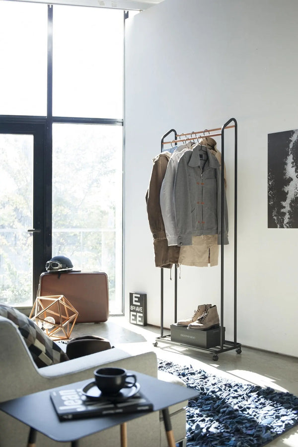 Yamazaki Tower clothes rack on wheels black - Laatukaluste
